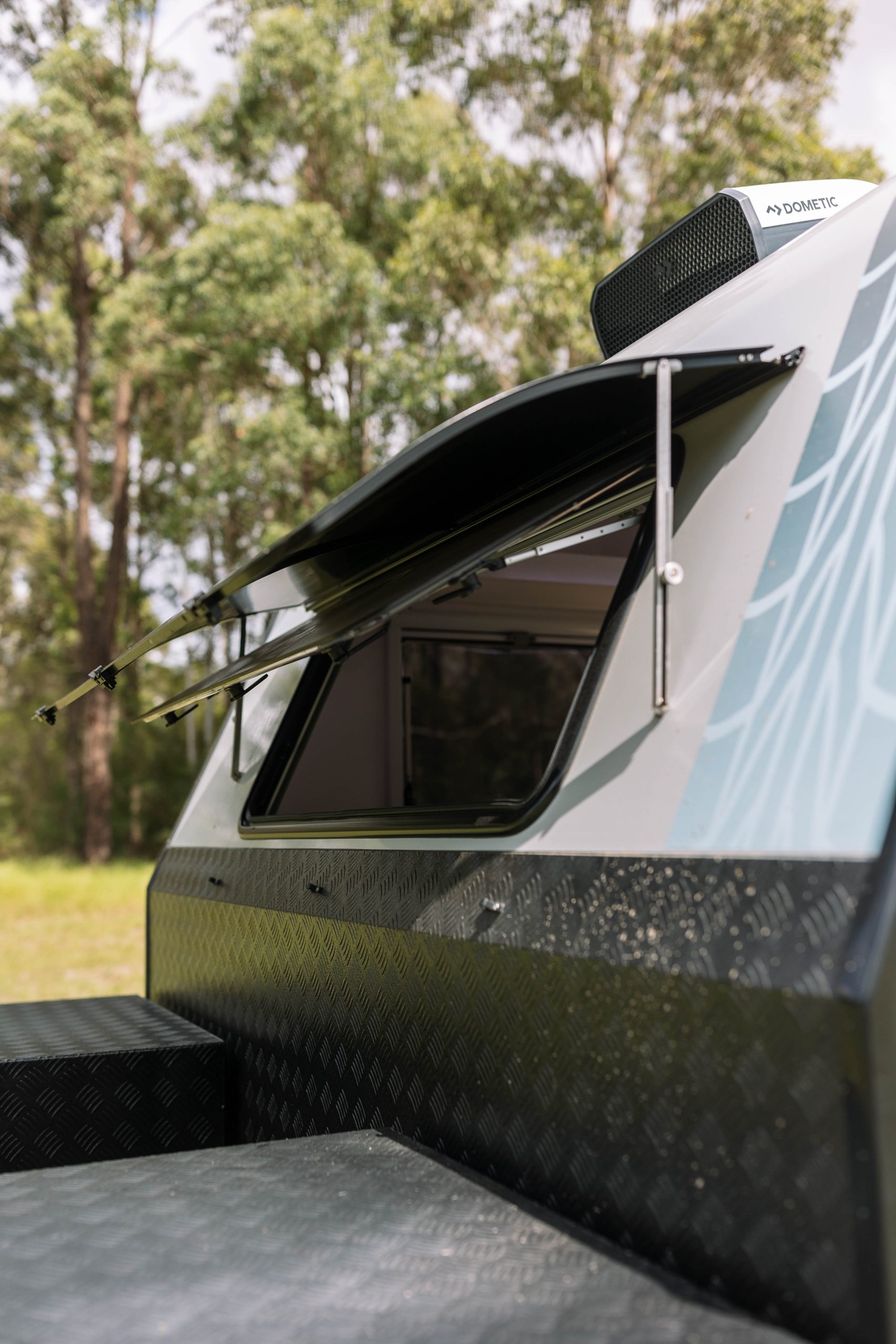 14FT HYBRID - Trackabout